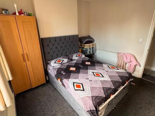1 bedroom in a house share to rent