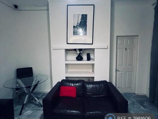 1 bedroom in a house share to rent