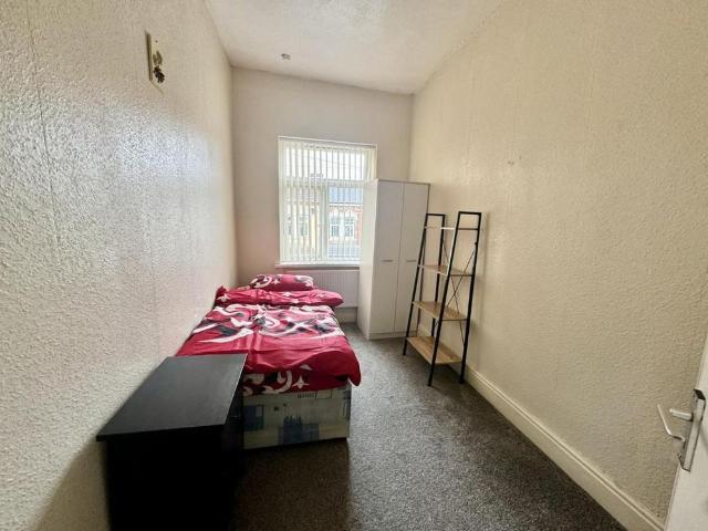 1 bedroom in a house share to rent