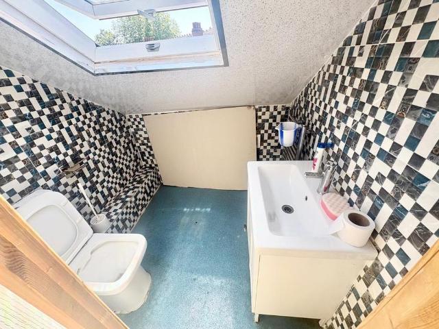 1 bedroom in a house share to rent