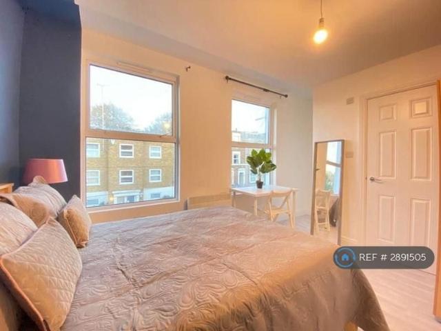 1 bedroom in a house share to rent