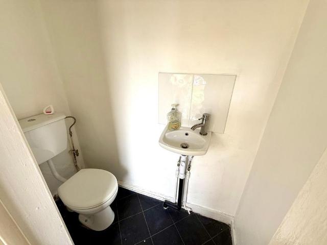 1 bedroom in a house share to rent