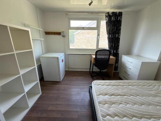 1 bedroom in a house share to rent