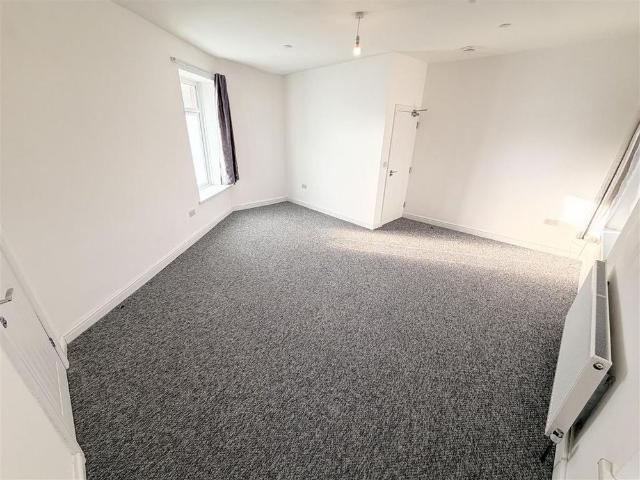 1 bedroom in a house share to rent