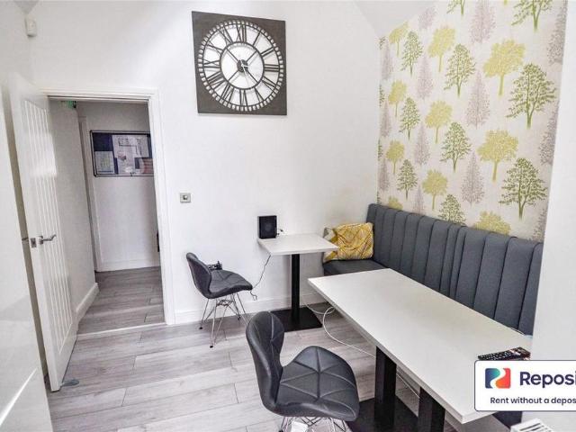 1 bedroom in a house share to rent