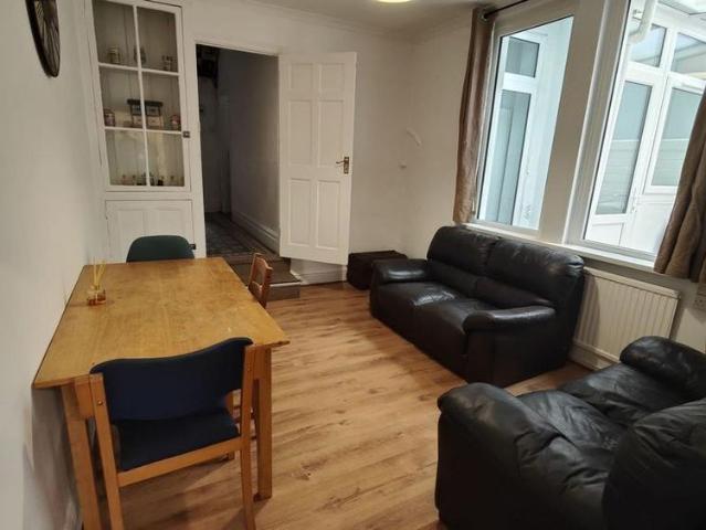 1 bedroom in a house share to rent