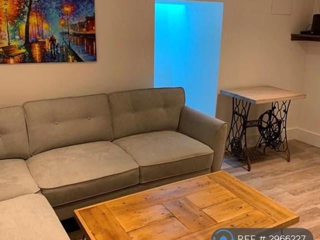 1 bedroom in a house share to rent