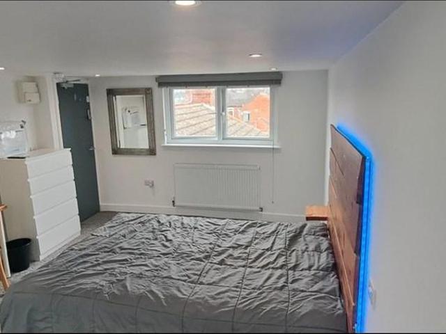 1 bedroom in a house share to rent