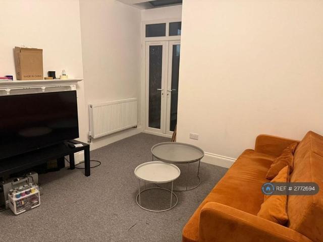1 bedroom in a house share to rent