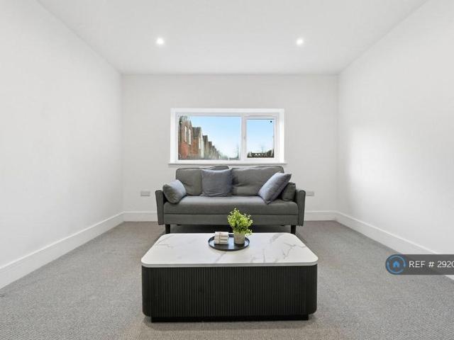 1 bedroom in a house share to rent