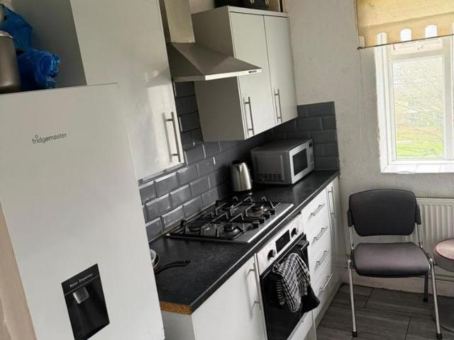 1 bedroom in a house share to rent