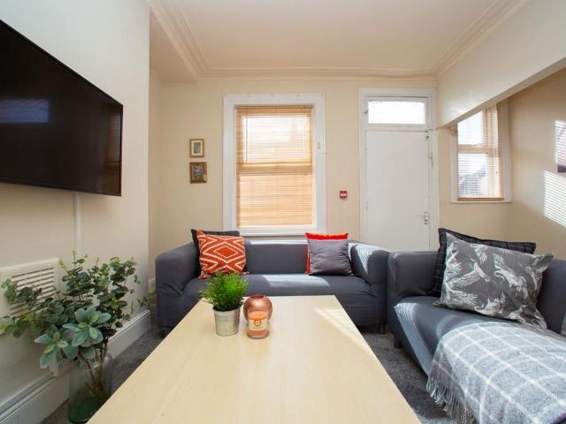 1 bedroom in a house share to rent