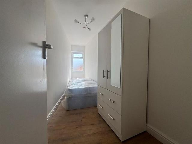 1 bedroom in a house share to rent