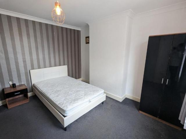1 bedroom in a house share to rent