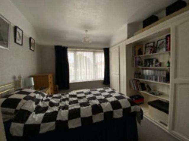 1 bedroom in a house share to rent