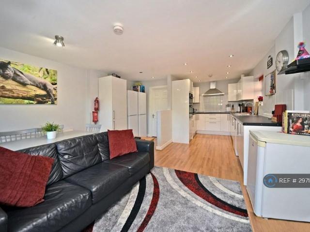 1 bedroom in a house share to rent
