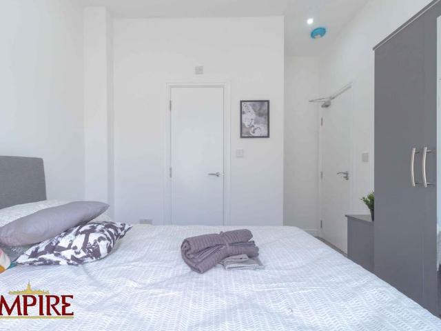 1 bedroom in a house share to rent