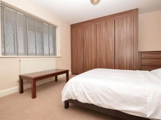 1 bedroom in a house share to rent