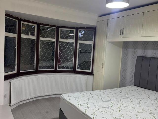 1 bedroom in a house share to rent
