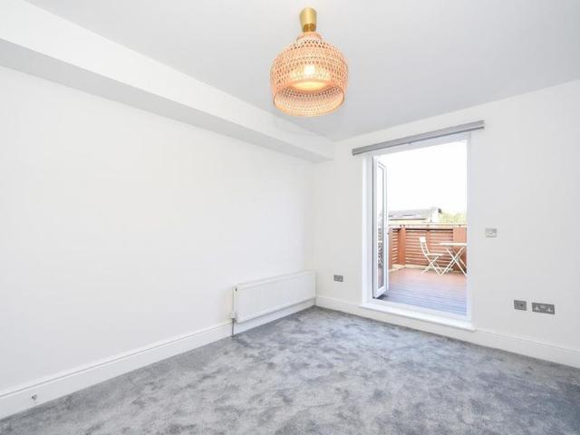 1 bedroom in a house share to rent