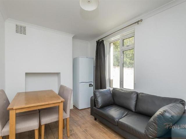 1 bedroom in a house share to rent