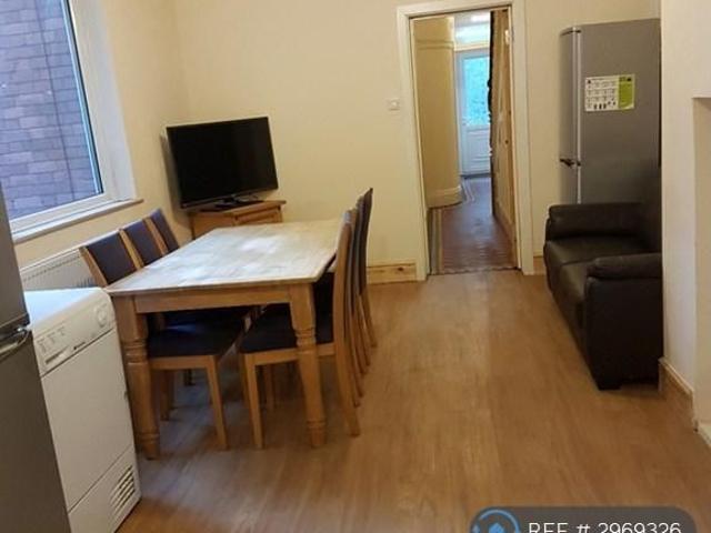 1 bedroom in a house share to rent