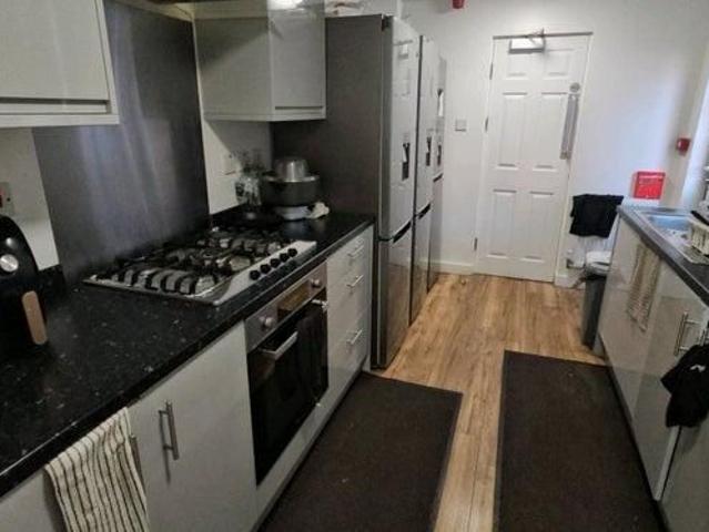 1 bedroom in a house share to rent