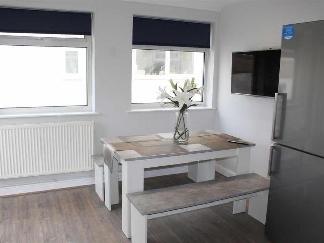 1 bedroom in a house share to rent