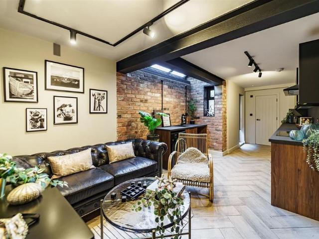 1 bedroom in a house share to rent