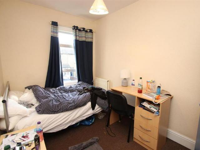 1 bedroom in a house share to rent