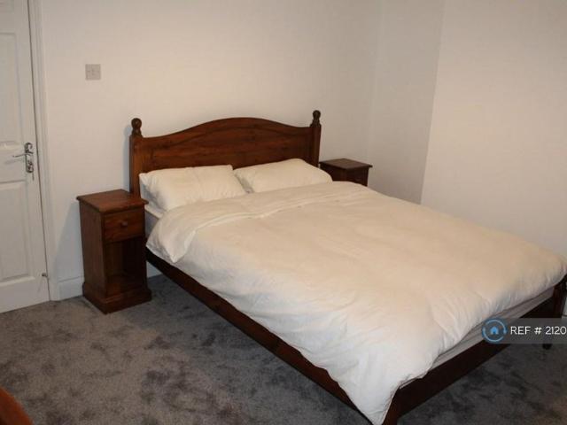 1 bedroom in a house share to rent