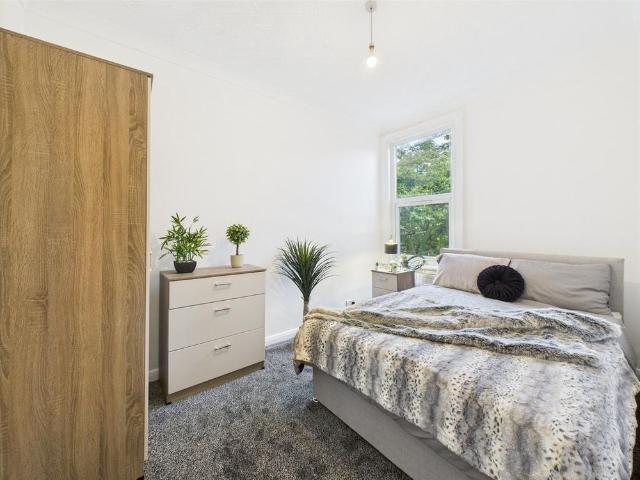 1 bedroom in a house share to rent