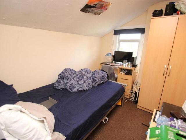 1 bedroom in a house share to rent