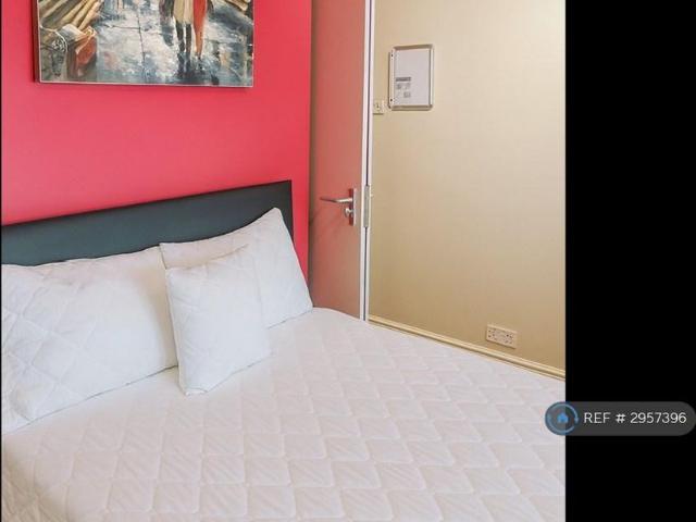 1 bedroom in a house share to rent