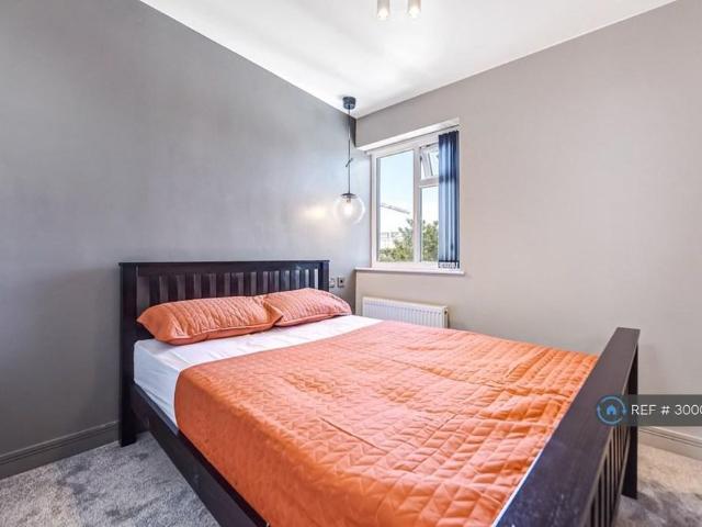 1 bedroom in a house share to rent