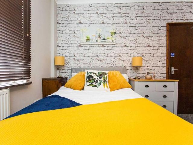 1 bedroom in a house share to rent