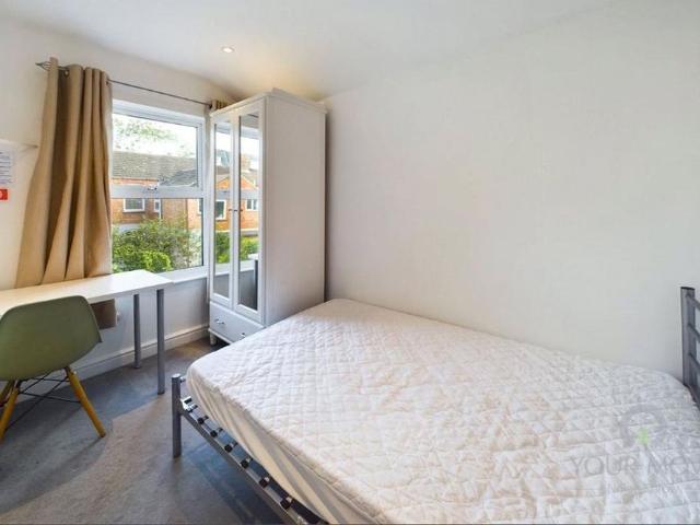 1 bedroom in a house share to rent
