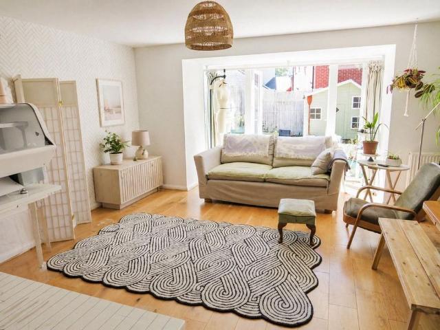 1 bedroom in a house share to rent