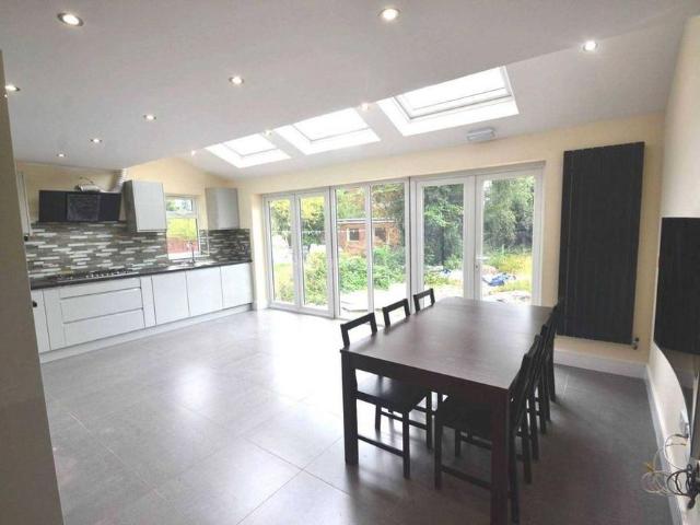 1 bedroom in a house share to rent