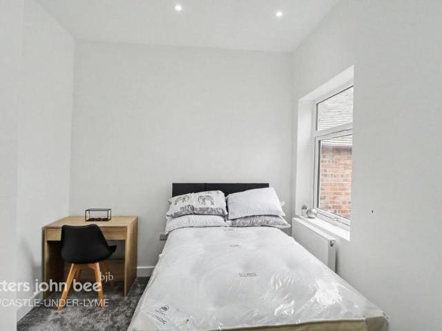 1 bedroom in a house share to rent