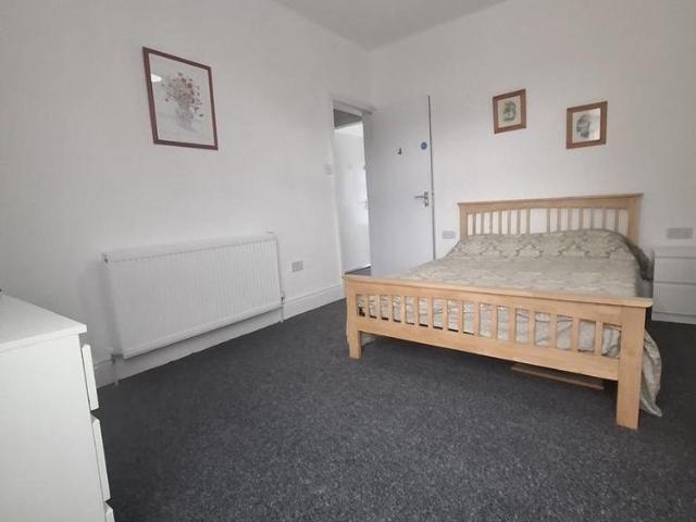 1 bedroom in a house share to rent