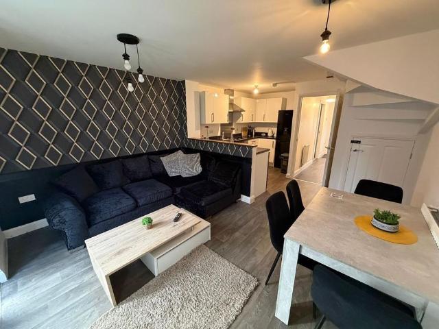 1 bedroom in a house share to rent