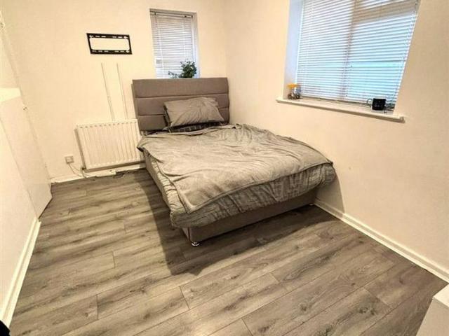 1 bedroom in a house share to rent