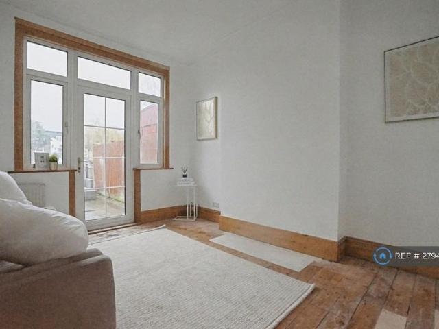 1 bedroom in a house share to rent