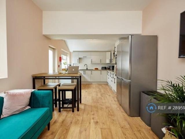 1 bedroom in a house share to rent