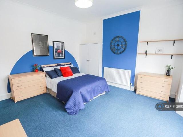 1 bedroom in a house share to rent