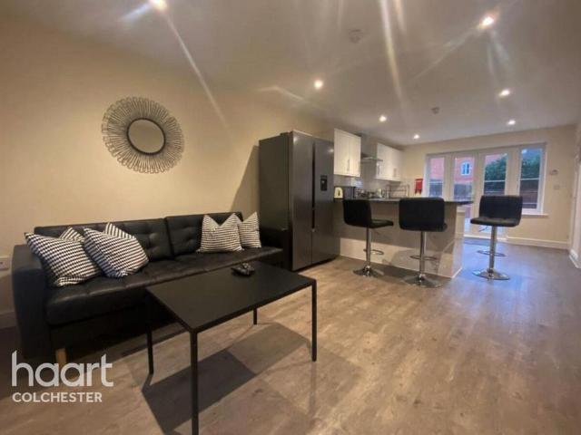 1 bedroom in a house share to rent