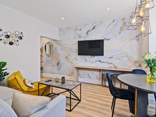 1 bedroom in a house share to rent
