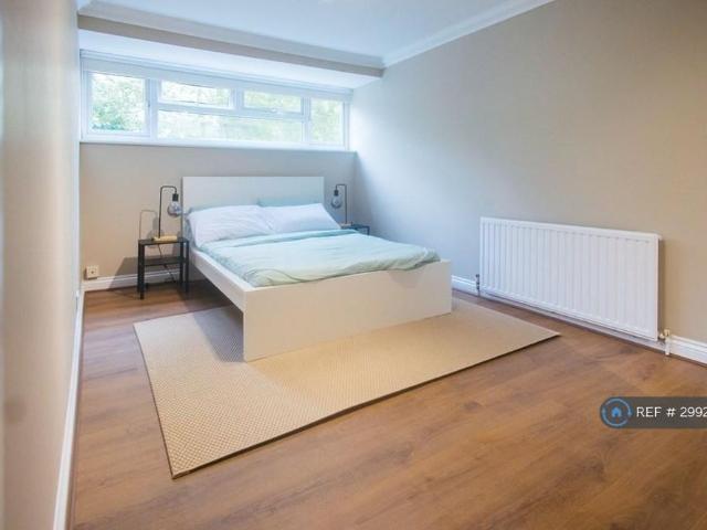 1 bedroom in a house share to rent