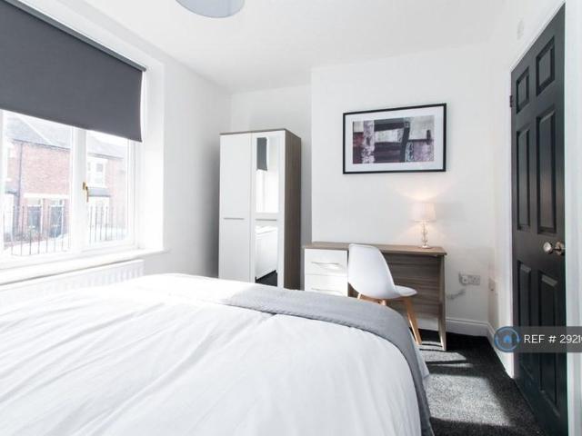 1 bedroom in a house share to rent
